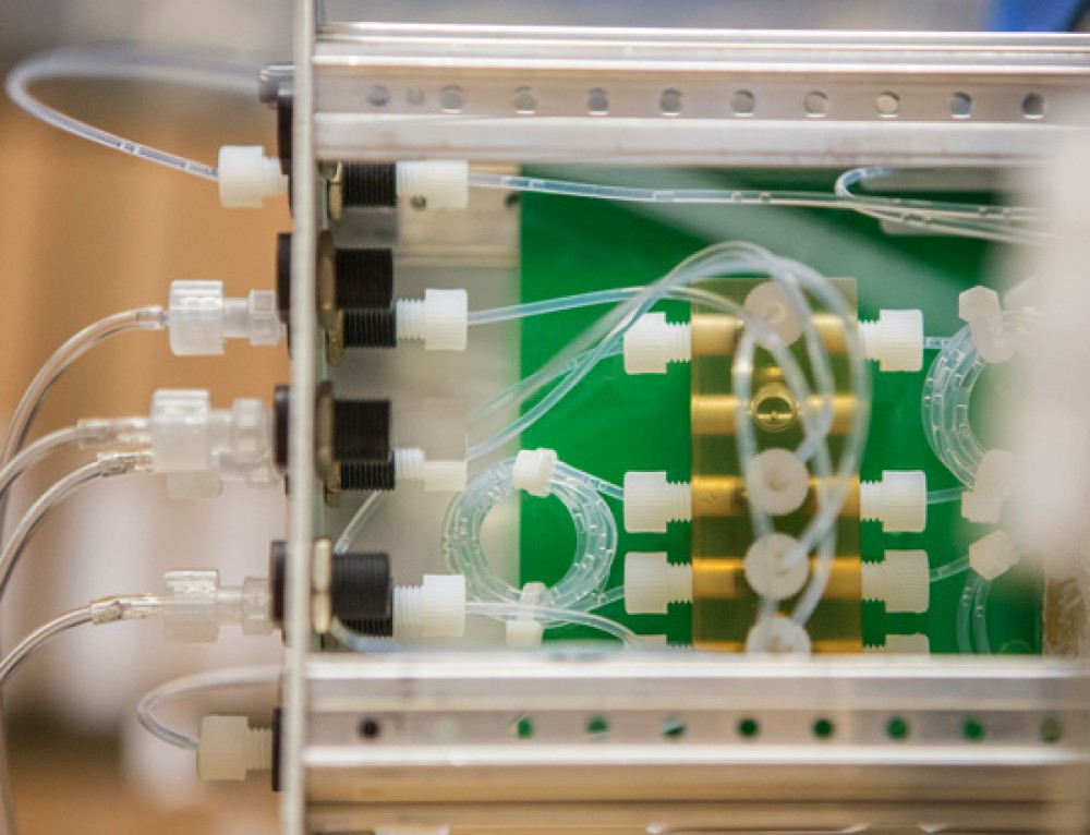 Upgrade to a Cetac ASX-520 Random Access Autosampler - EZkem